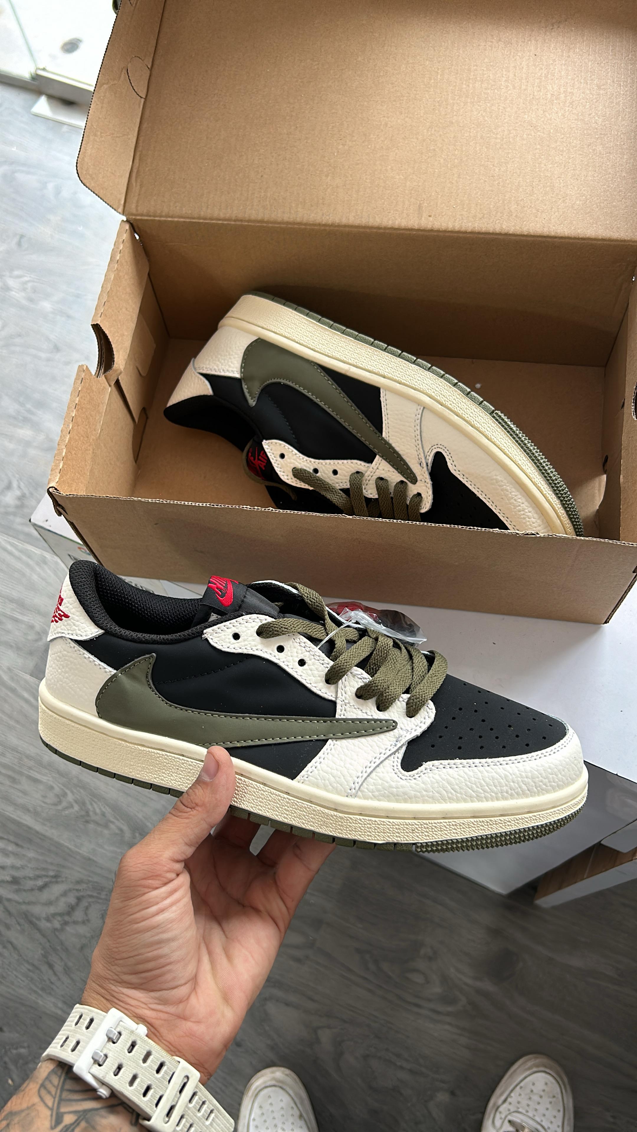 NIKE AIR JORDAN TRAVIS SCOTT LOW – Snapkicks