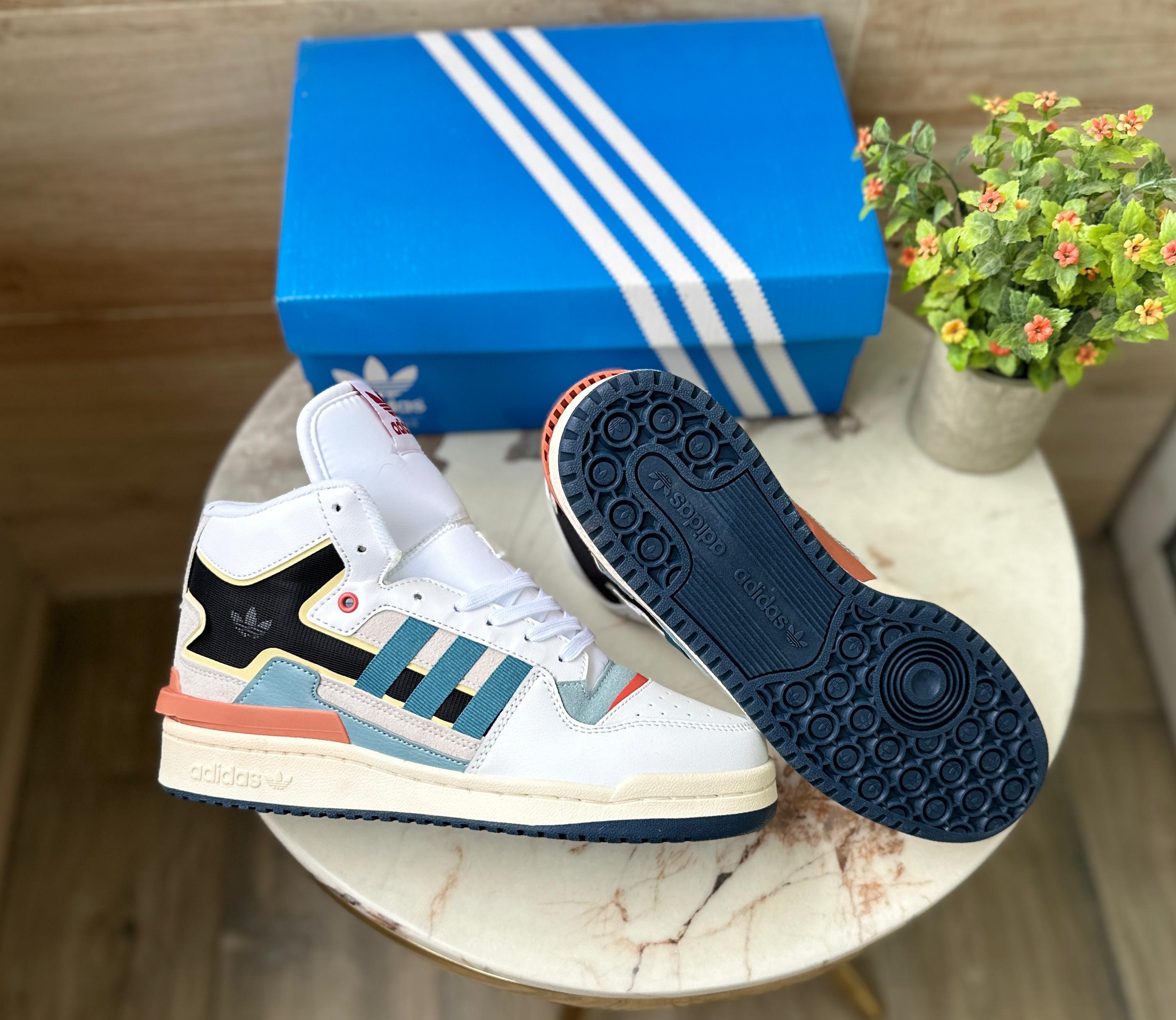 Adidas – Snapkicks