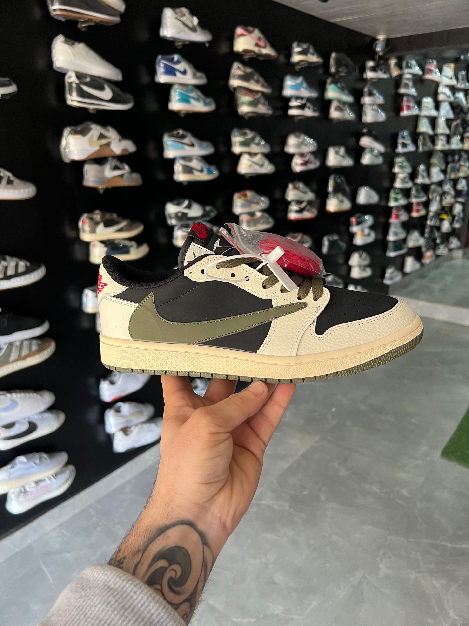 Nike Air Jordan Cut low Travis Scott – Snapkicks